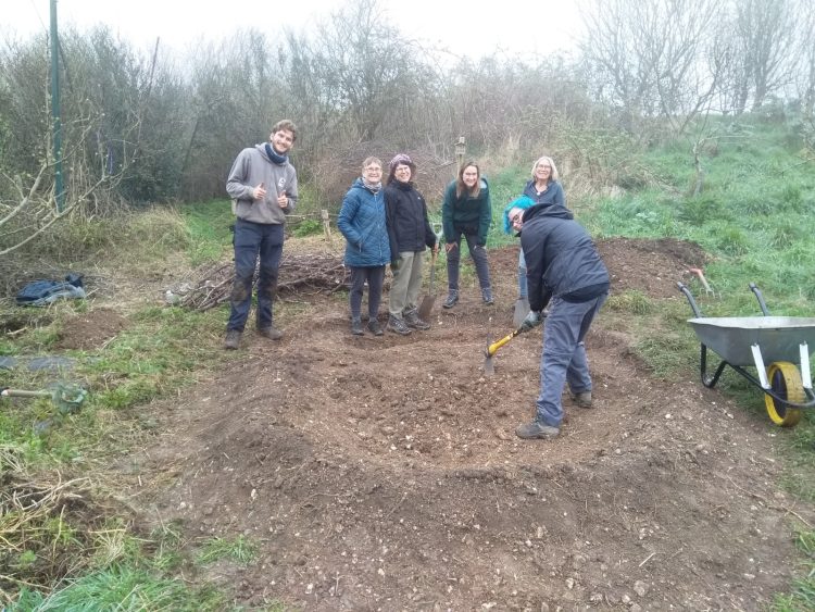 Sunday 7th April 2024, 12-2 pm, building the dead hedge, digging a pond ...